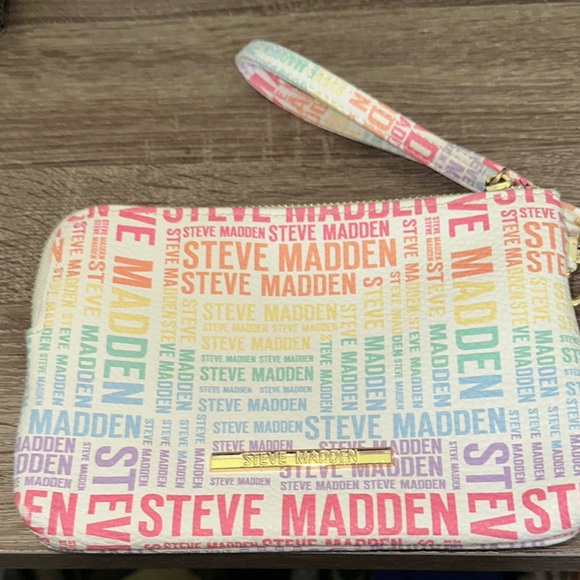 Steve Madden | Bags | Steve Madden Wristlet With Graphic Design | Poshmark